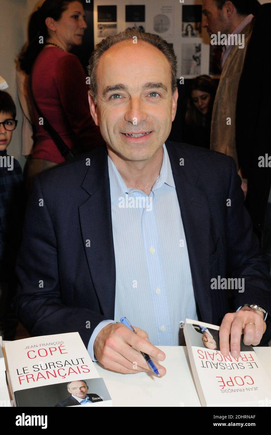 Jean Francois Cope assiste au Salon du Livre 2016 a la porte de ...