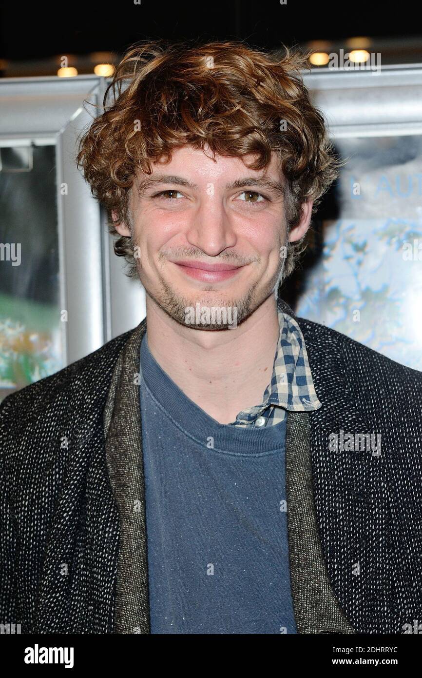 Niels Schneider assiste a l'avant-premiere du film 'Le Coeur Regulier ...