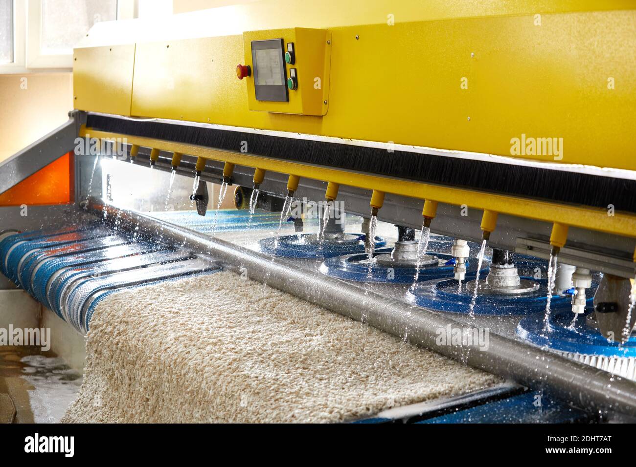 Automatic machine and equipment for carpet washing and dry cleaning ...