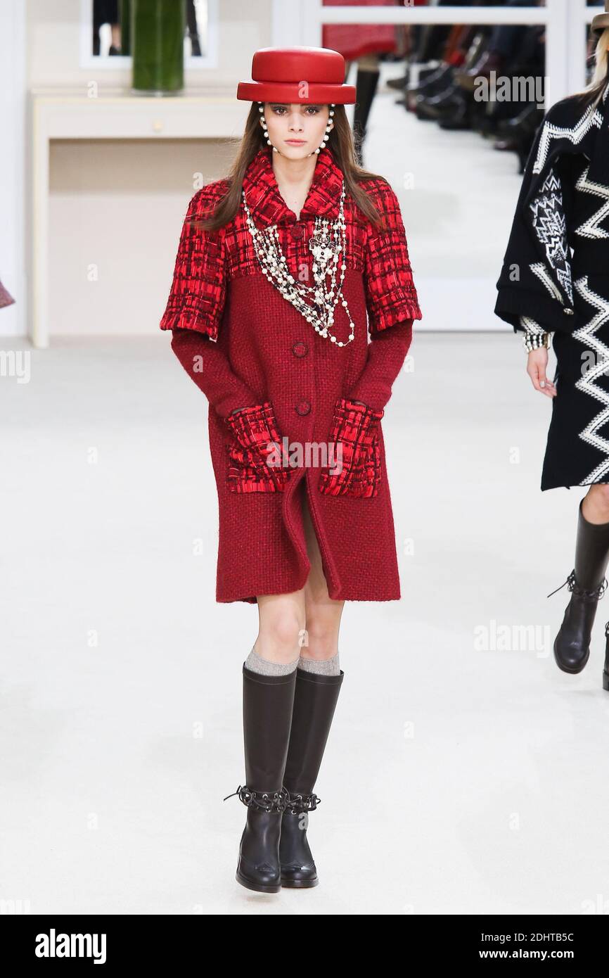 MANNEQUIN - DEFILE CHANEL PRET A PORTER COLLECTION AUTOMNE-HIVER 2016/ ...