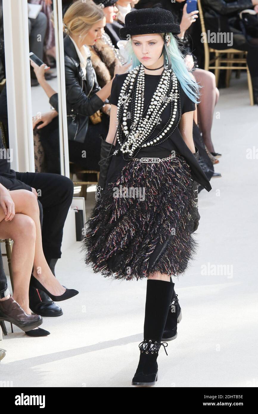 MANNEQUIN - DEFILE CHANEL PRET A PORTER COLLECTION AUTOMNE-HIVER 2016/ ...