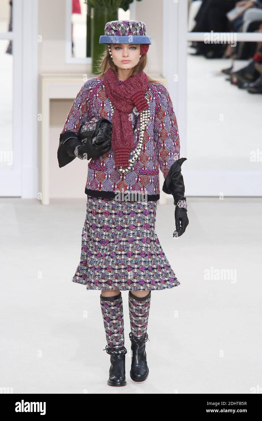 MANNEQUIN - DEFILE CHANEL PRET A PORTER COLLECTION AUTOMNE-HIVER 2016/ ...