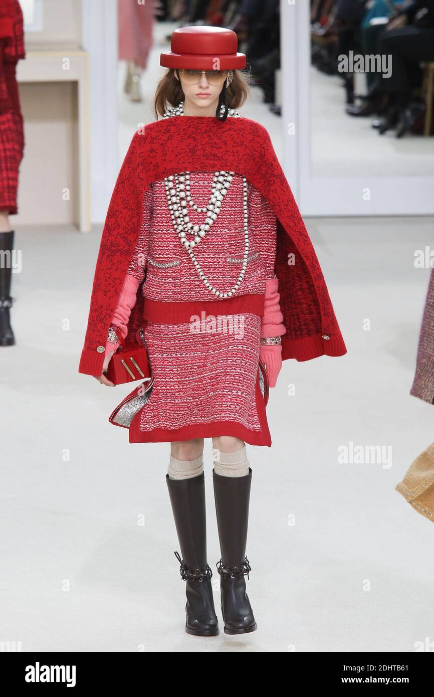 MANNEQUIN - DEFILE CHANEL PRET A PORTER COLLECTION AUTOMNE-HIVER 2016/ ...