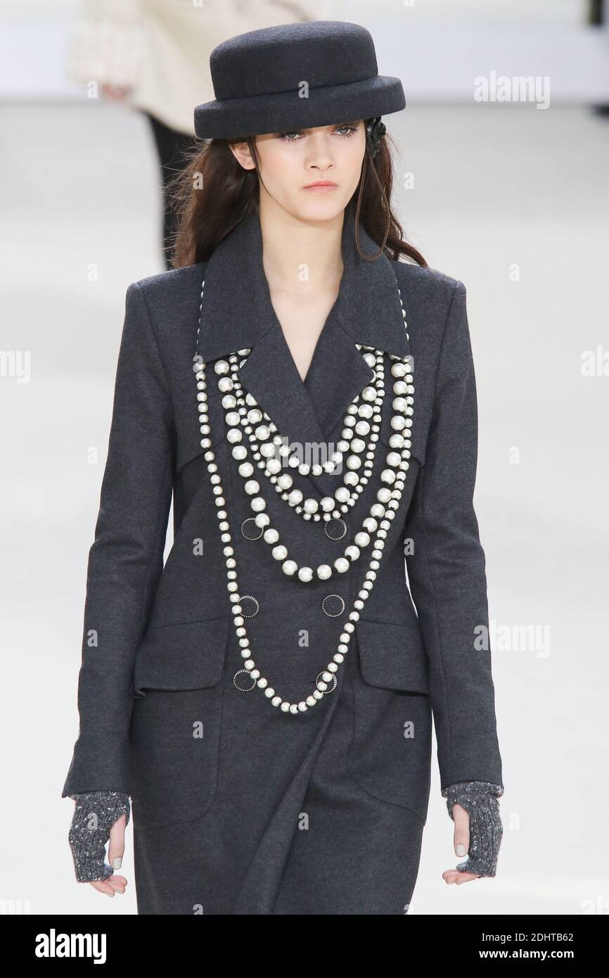 MANNEQUIN - DEFILE CHANEL PRET A PORTER COLLECTION AUTOMNE-HIVER 2016/ ...