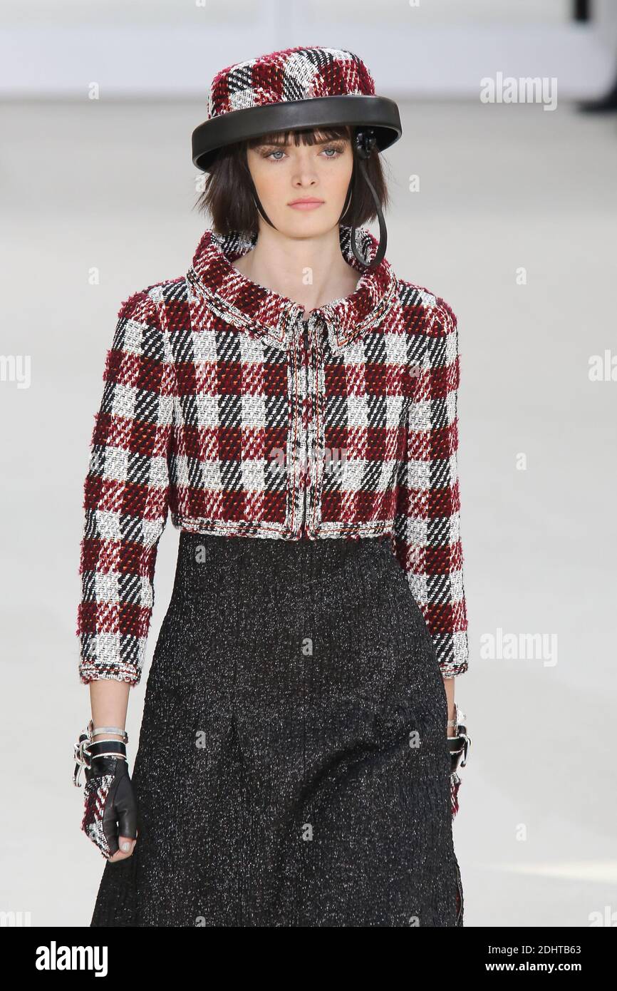MANNEQUIN - DEFILE CHANEL PRET A PORTER COLLECTION AUTOMNE-HIVER 2016/ ...