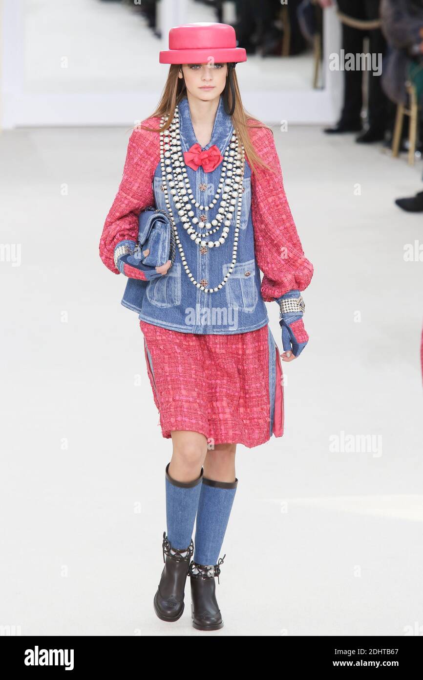 MANNEQUIN - DEFILE CHANEL PRET A PORTER COLLECTION AUTOMNE-HIVER 2016/ ...