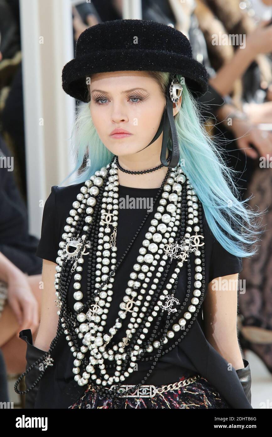 MANNEQUIN - DEFILE CHANEL PRET A PORTER COLLECTION AUTOMNE-HIVER 2016/ ...