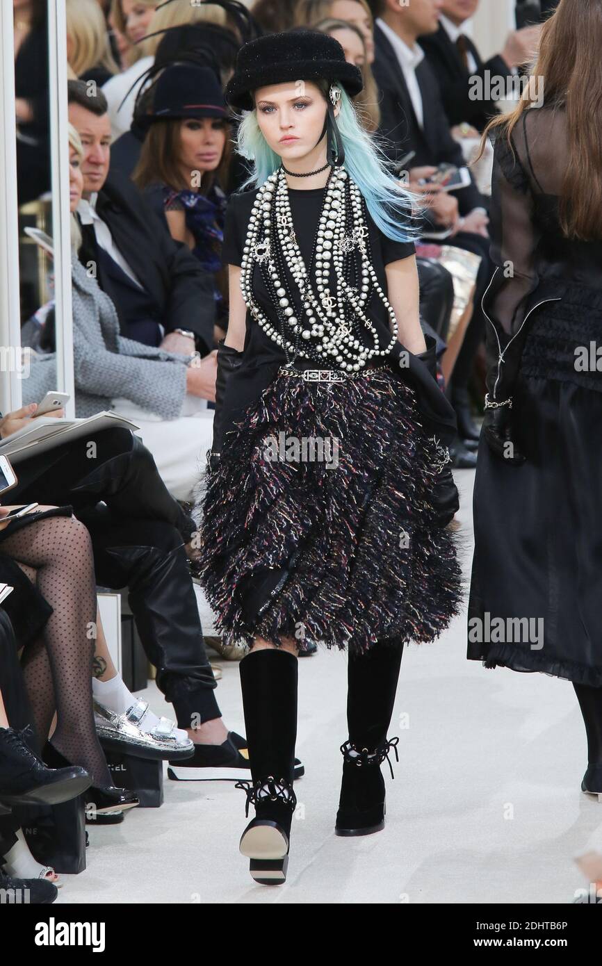 MANNEQUIN - DEFILE CHANEL PRET A PORTER COLLECTION AUTOMNE-HIVER 2016/ ...