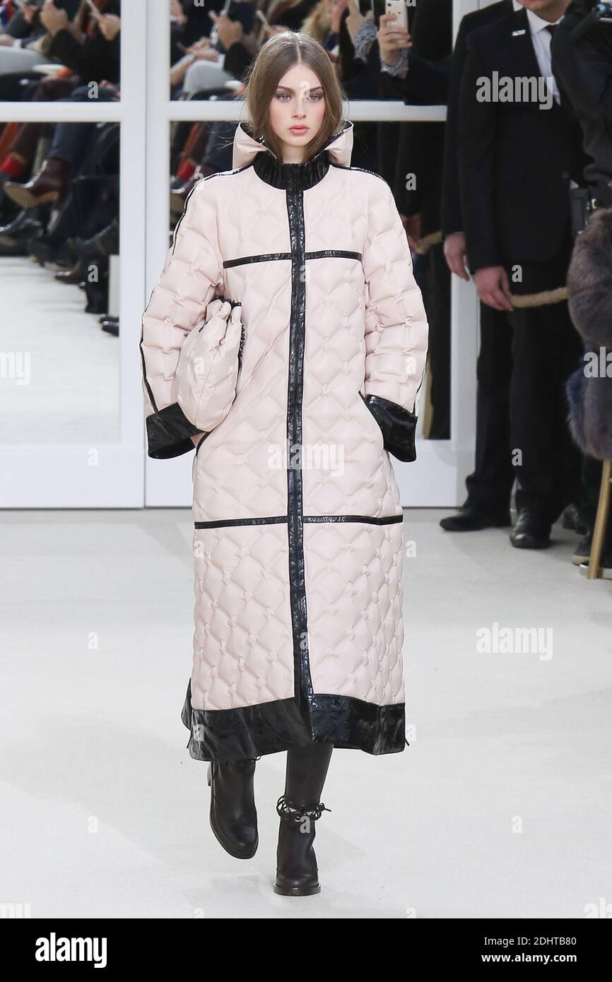 MANNEQUIN - DEFILE CHANEL PRET A PORTER COLLECTION AUTOMNE-HIVER 2016/ ...