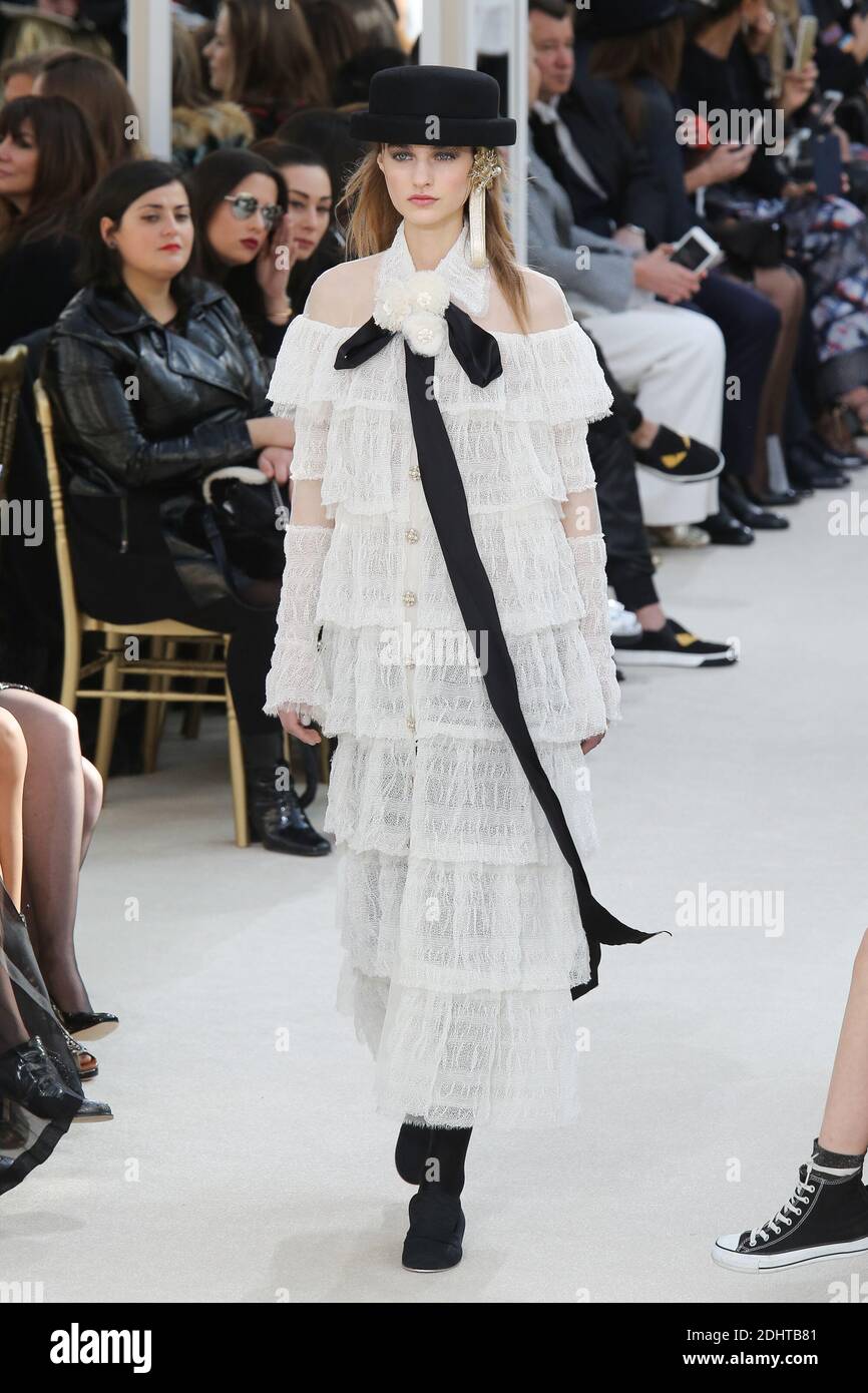 MANNEQUIN - DEFILE CHANEL PRET A PORTER COLLECTION AUTOMNE-HIVER 2016/ ...