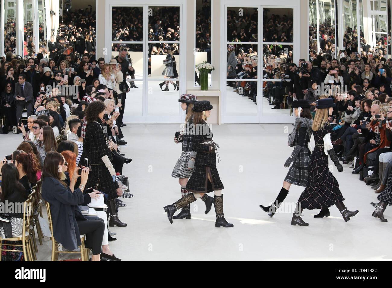 MANNEQUIN - DEFILE CHANEL PRET A PORTER COLLECTION AUTOMNE-HIVER 2016/ ...