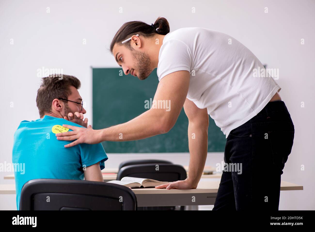 Paper note bully hi-res stock photography and images - Alamy