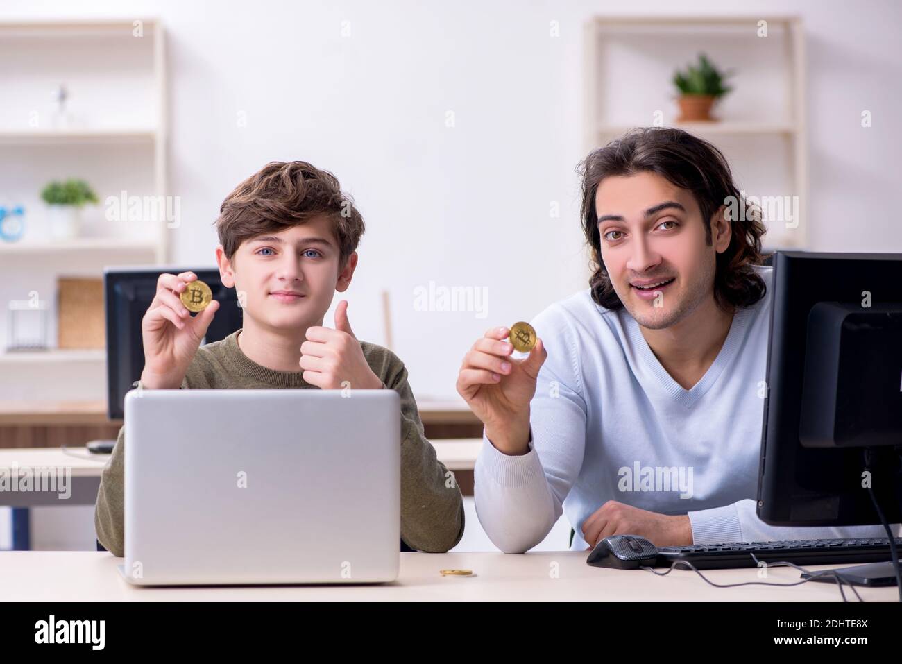 Father giving money son hi-res stock photography and images - Alamy