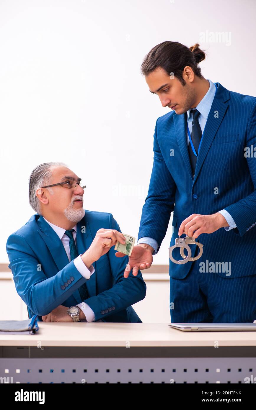 Male employee and cop in police investigation Stock Photo - Alamy