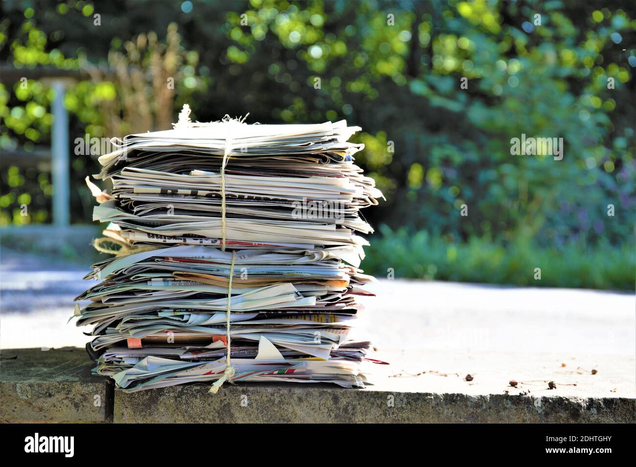 stack of newspapers Stock Photo - Alamy