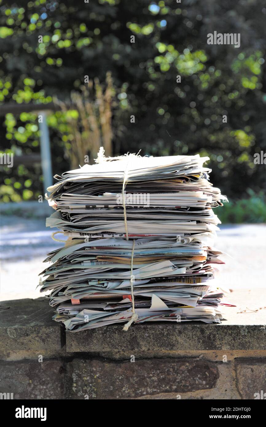 stack of newspapers Stock Photo - Alamy