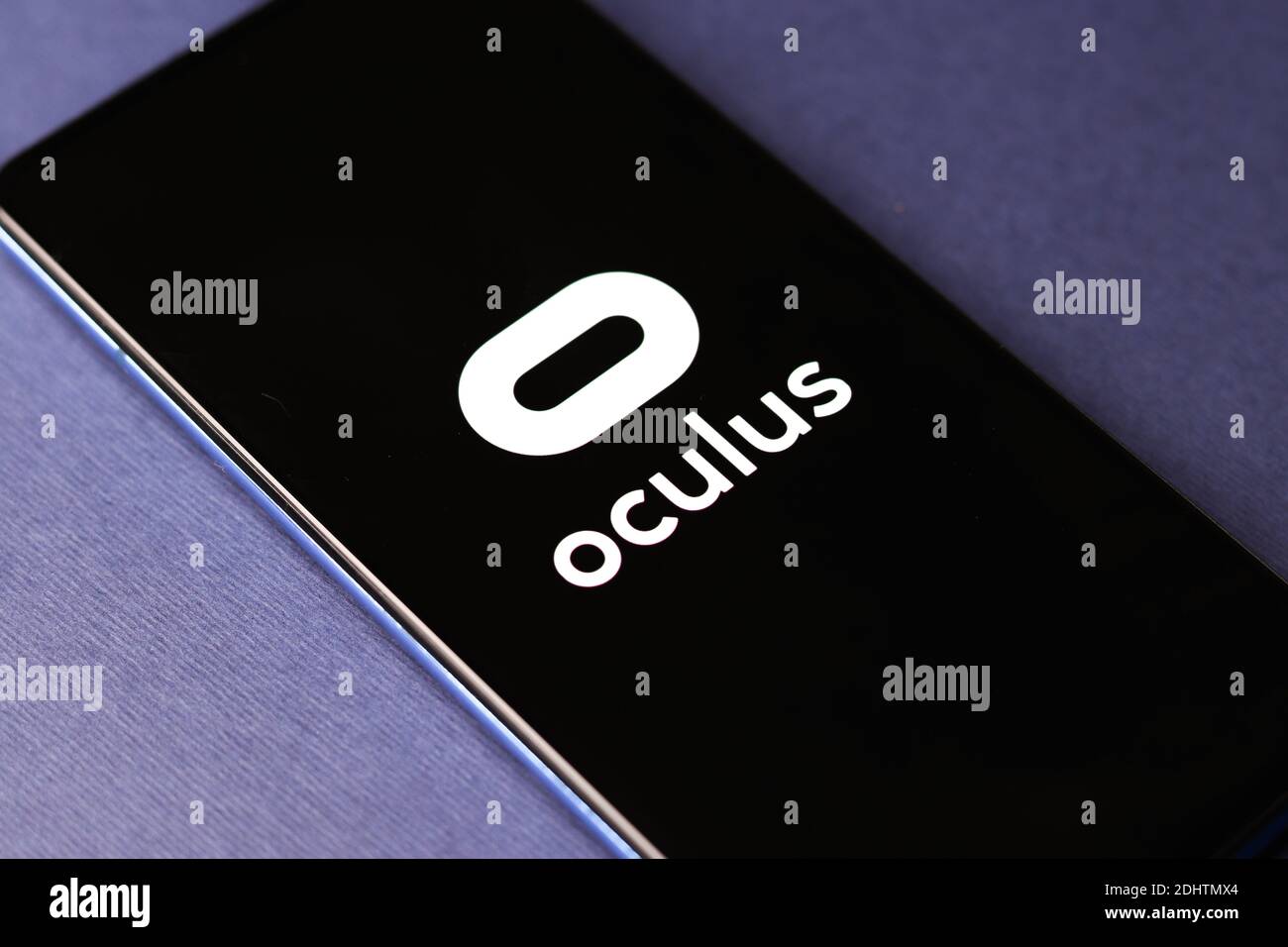 Oculus quest 2 headset hi-res stock photography and images - Alamy