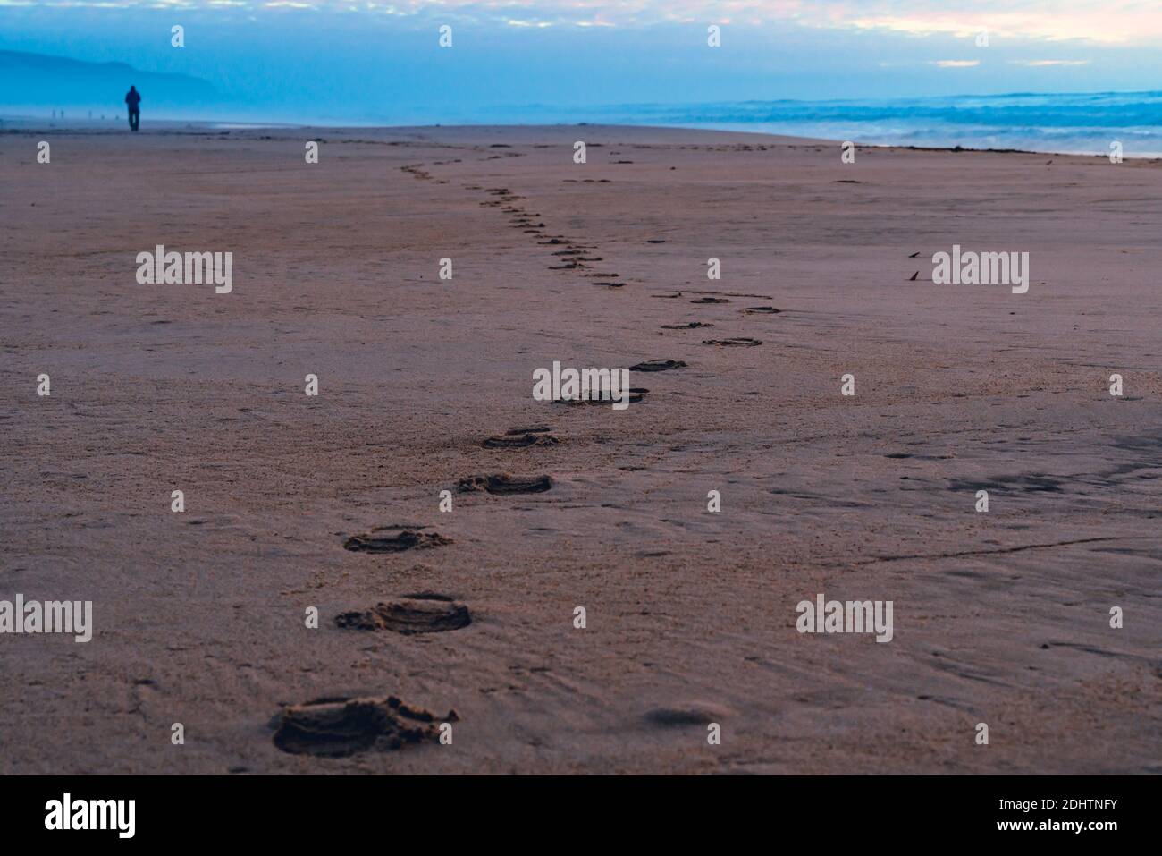 Beach no footsteps hi-res stock photography and images - Alamy