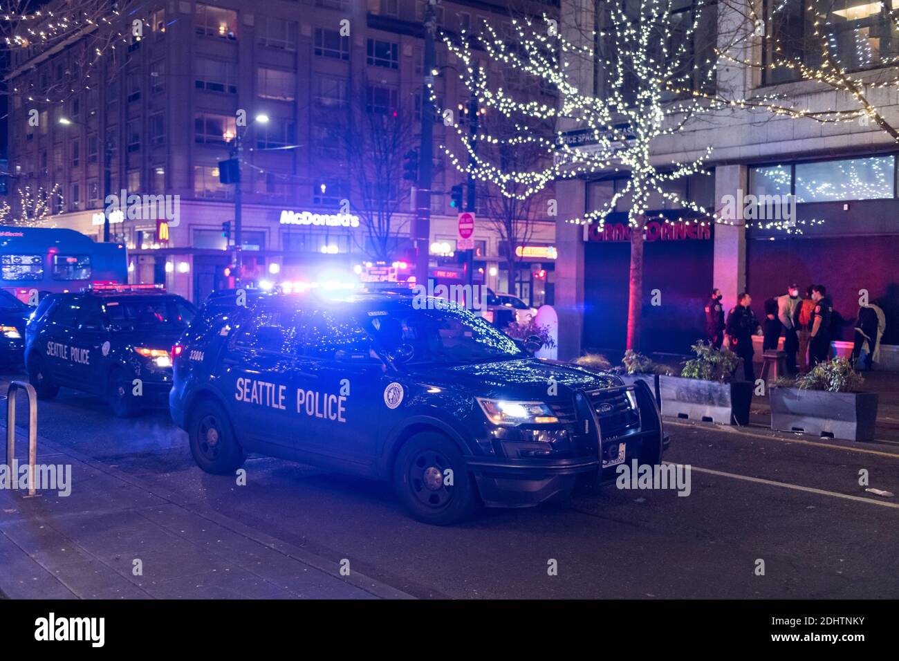 Seattle, USA. 11th Dec, 2020. Early in the evening on 3rd and Pine ...