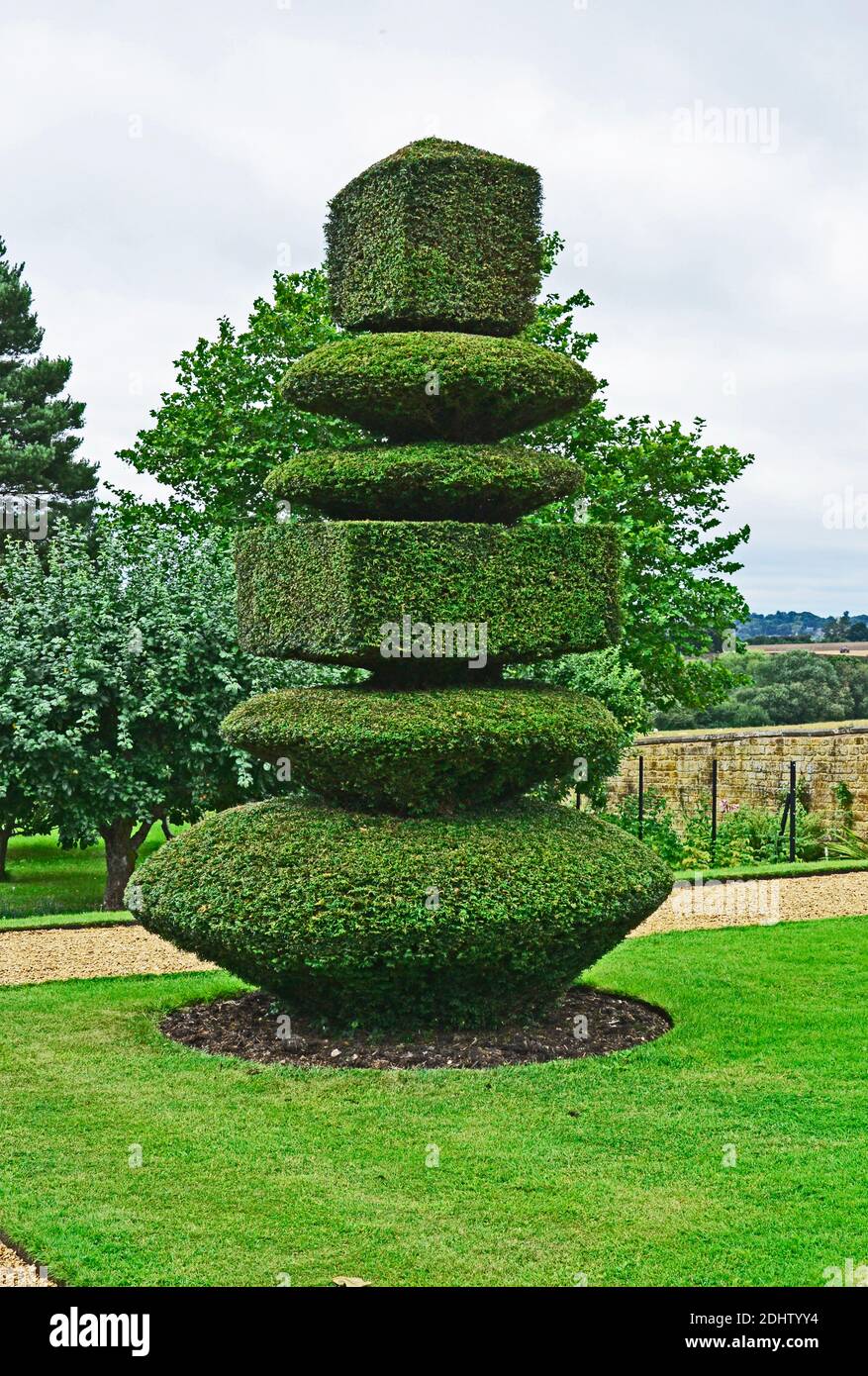 Large topiary hi-res stock photography and images - Alamy