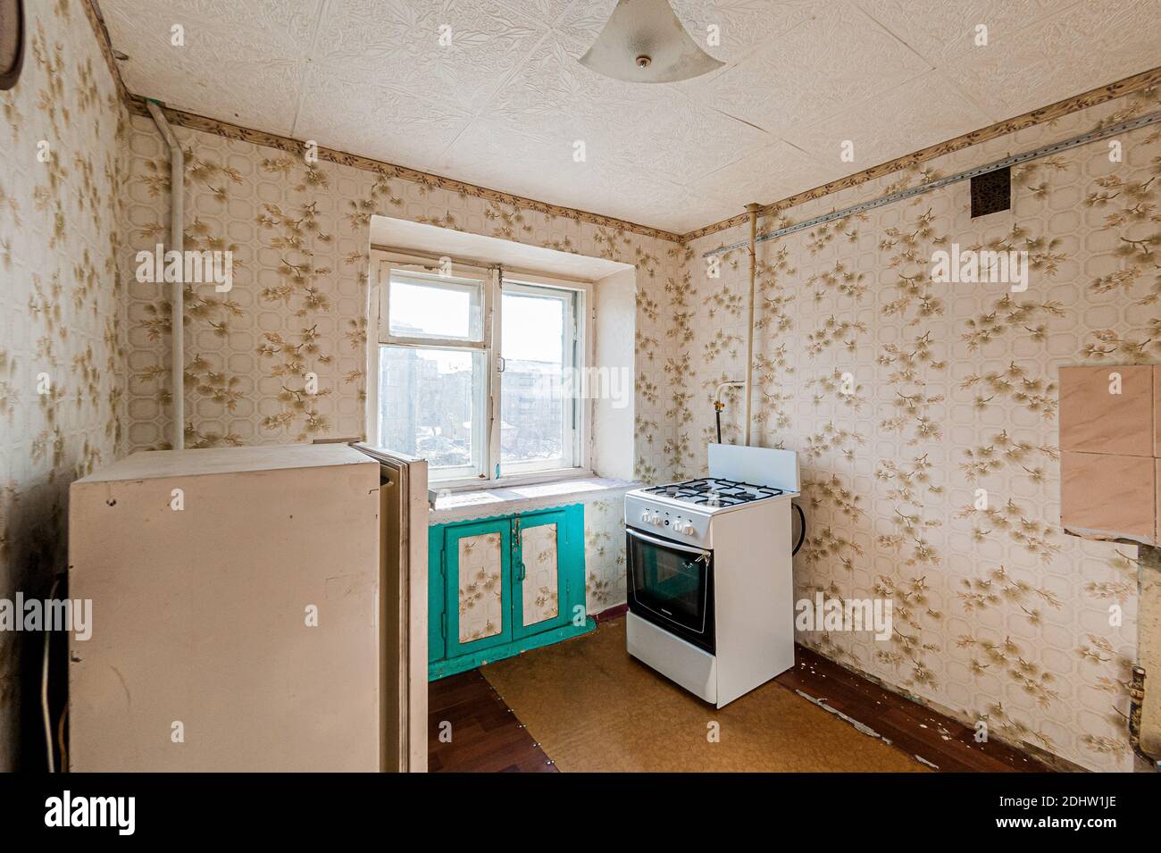 Russia, Moscow- April 17, 2020: interior room apartment shabby old ...