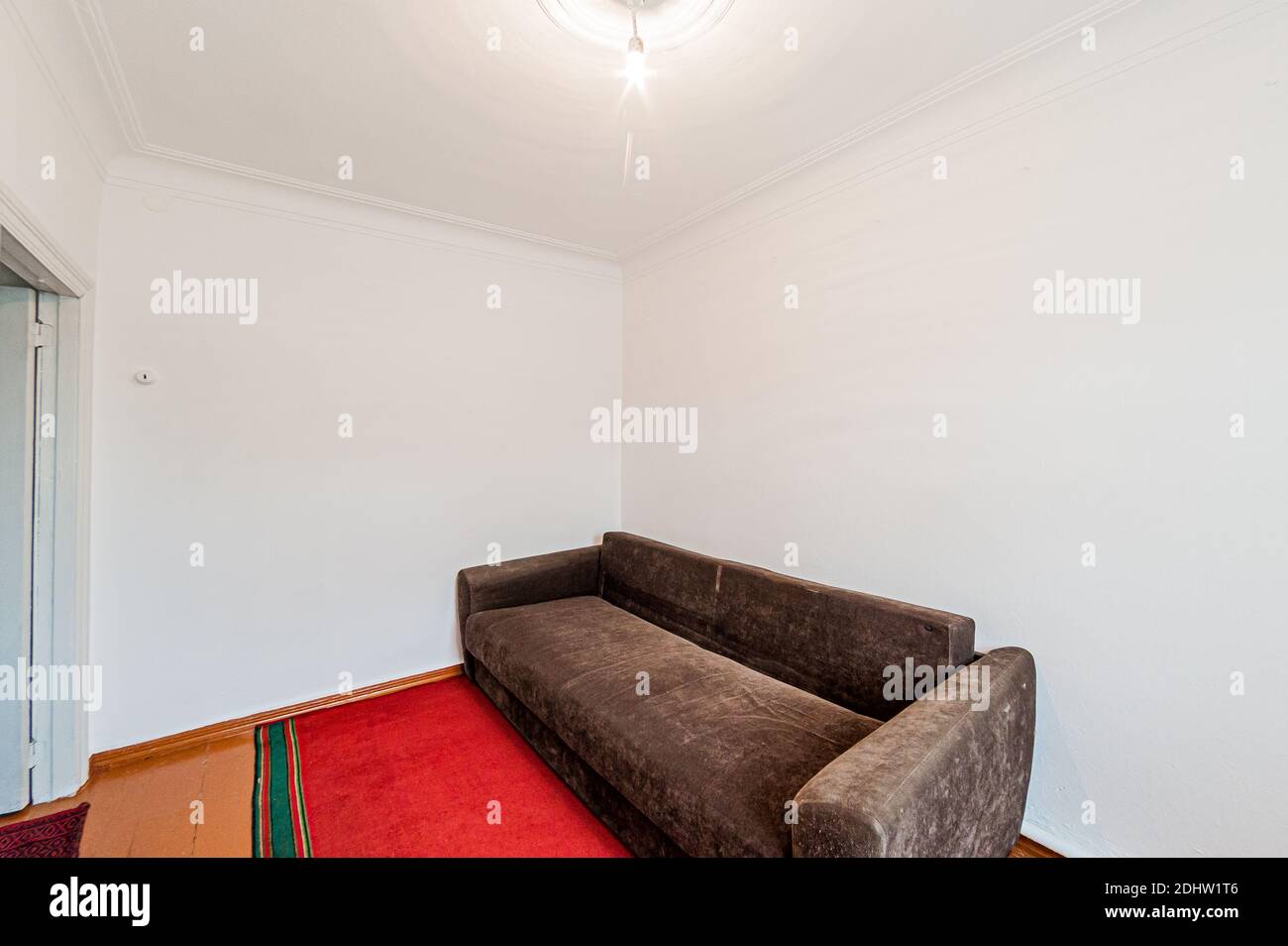 Russia, Moscow- April 17, 2020: interior room apartment shabby old ...