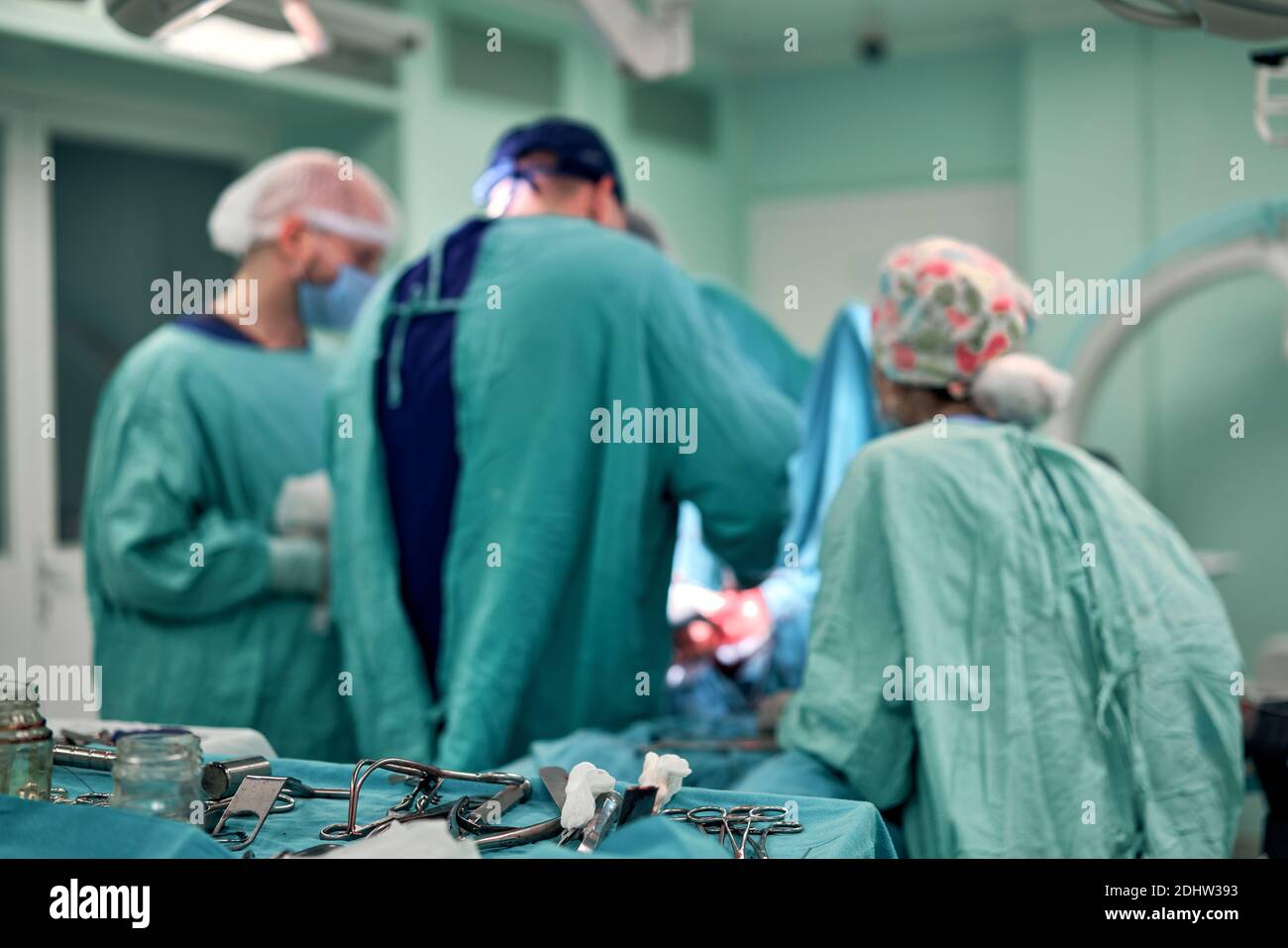 Physicians in surgery hi-res stock photography and images - Alamy