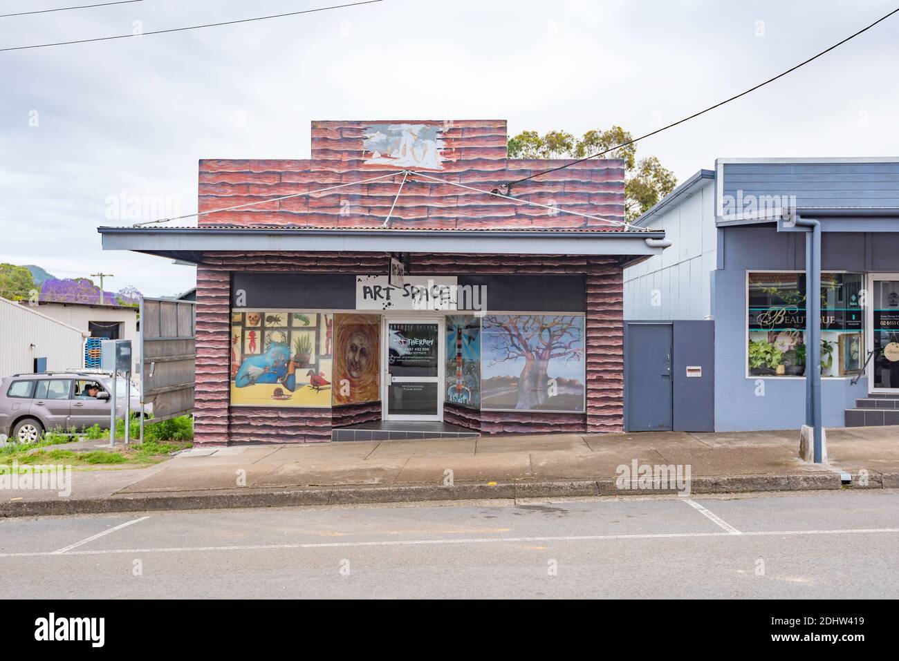 Raised parapet hi-res stock photography and images - Alamy