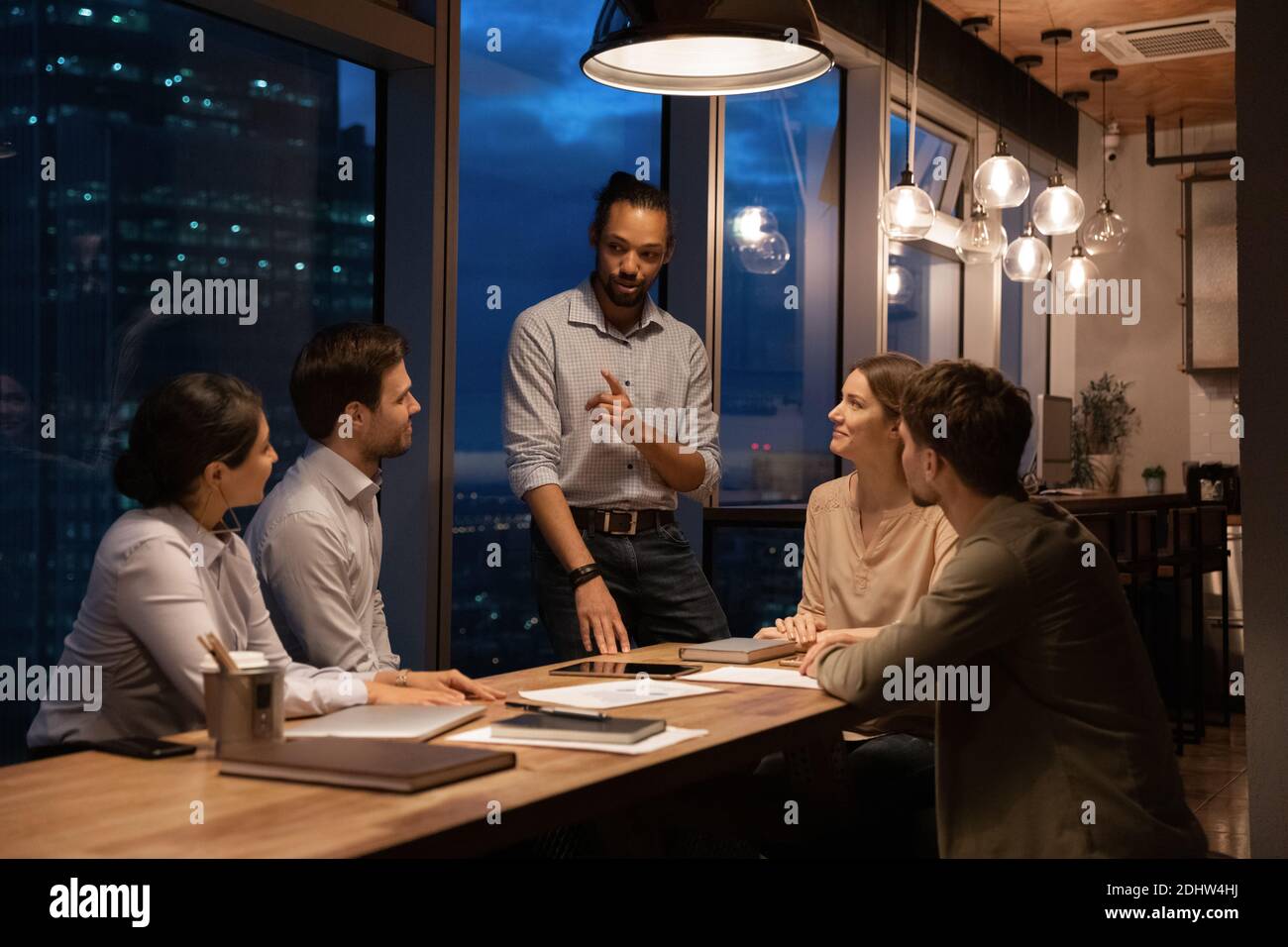 Employees working in night hi-res stock photography and images - Alamy