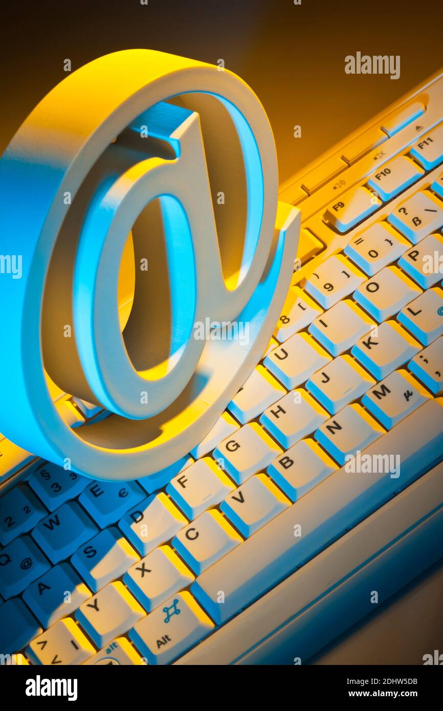 Das e-Mail Zeichen @. Moderne Kommunikation im Internet Stock Photo - Alamy