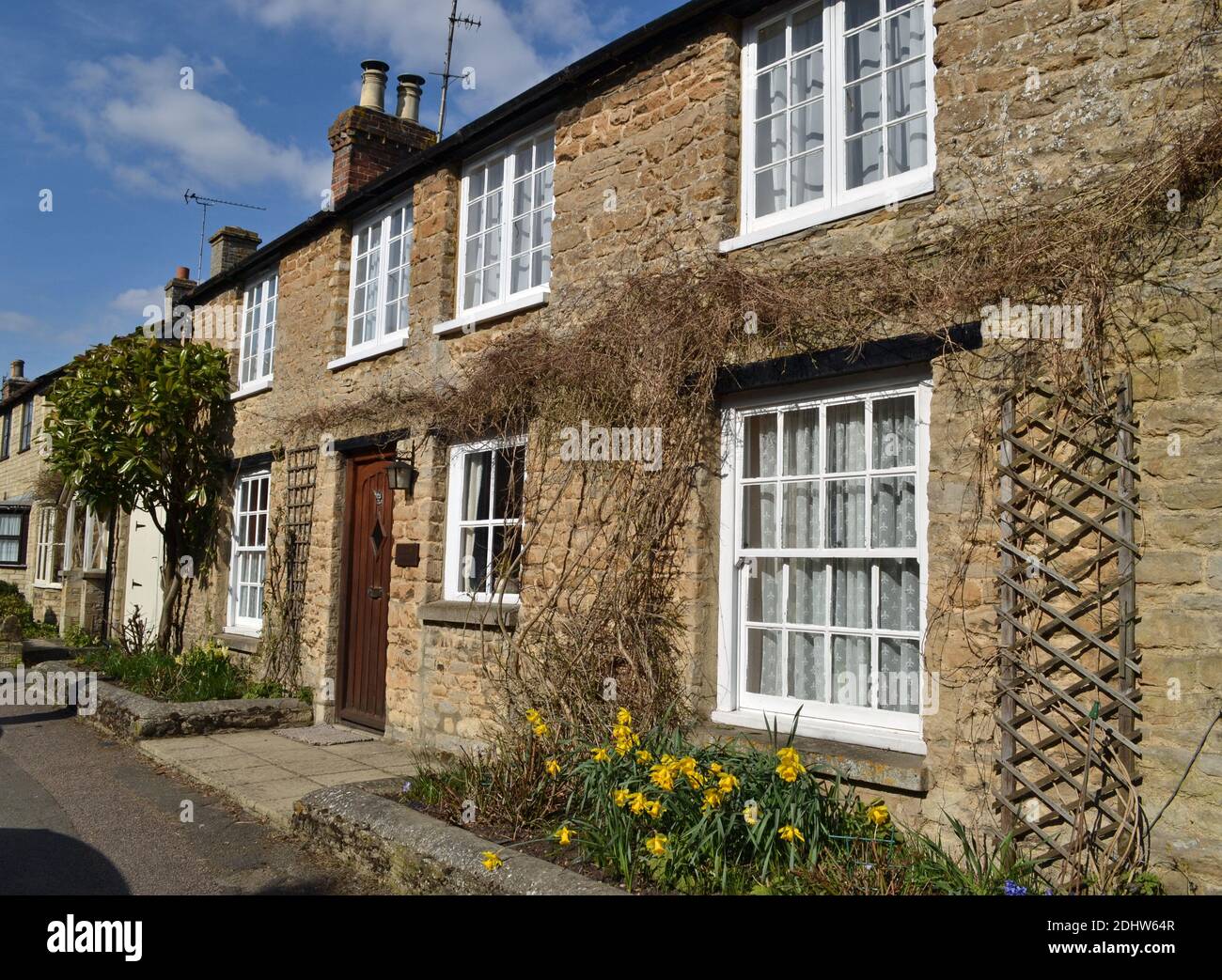 Traditional cotswold terraced cottages in hi-res stock photography and ...