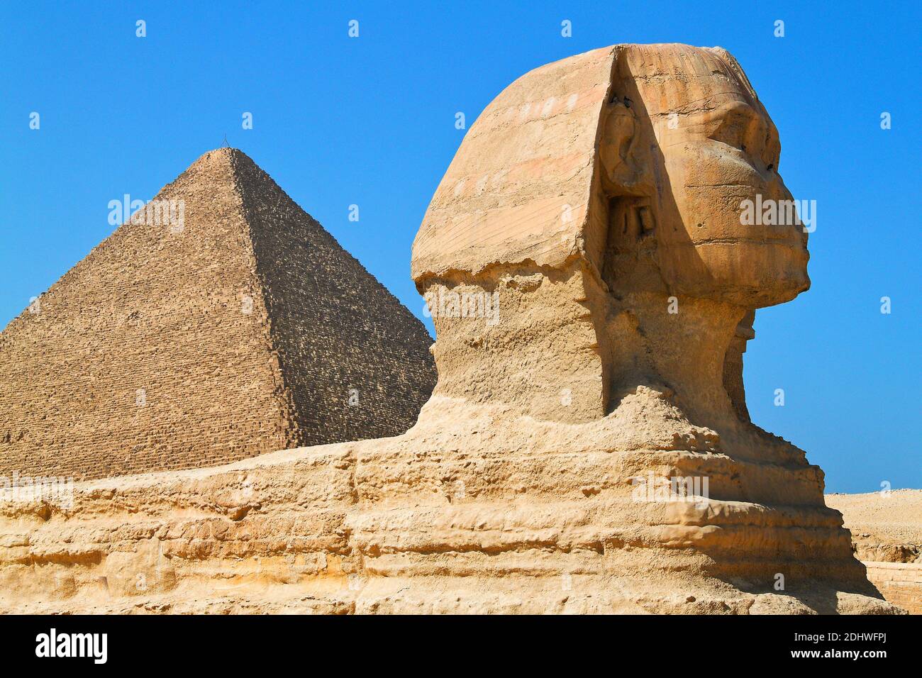 Die grosse Sphinx von Gizeh mit der Chephrenpyramide, Ägypten Stock ...