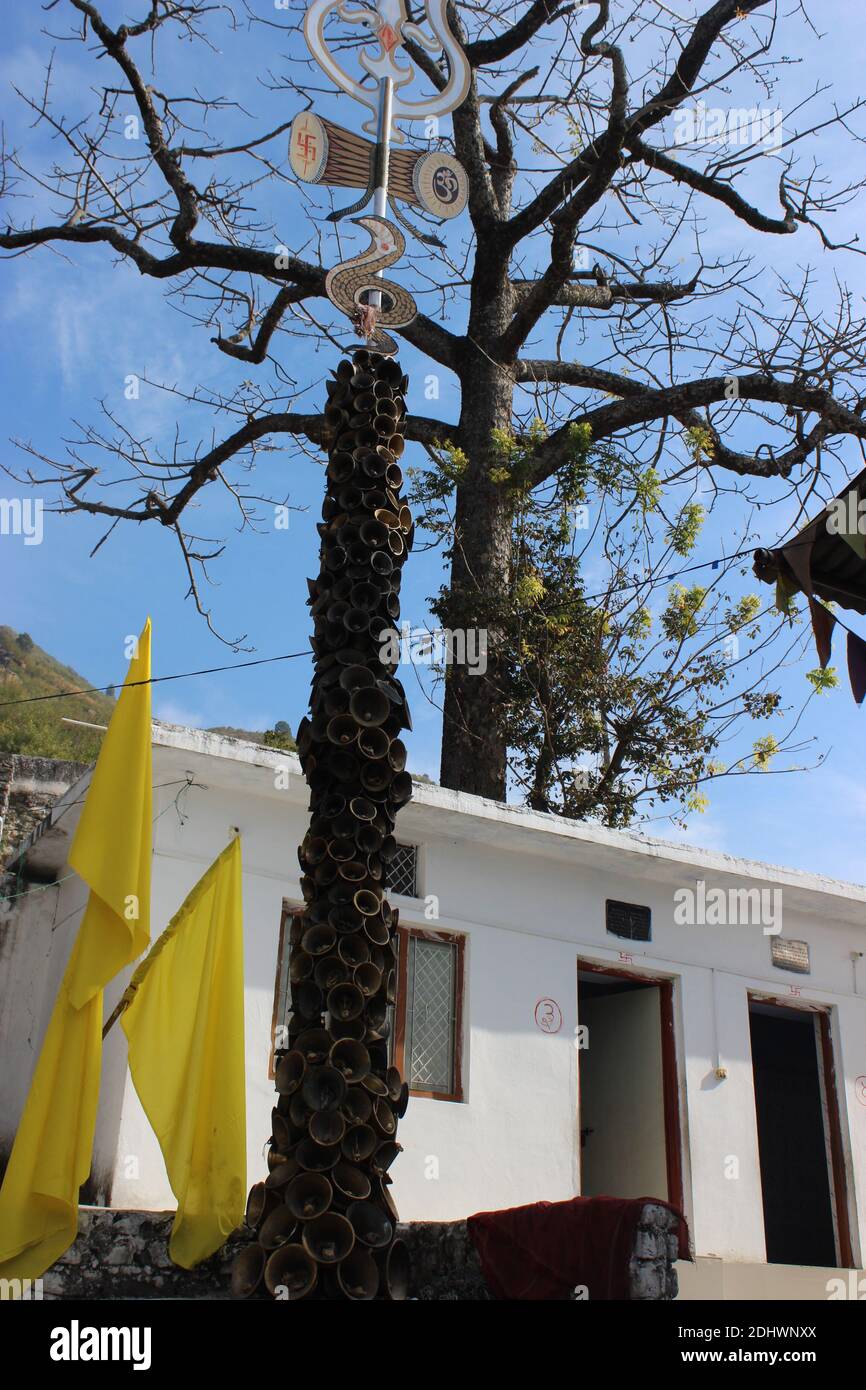 Leaves on a metal roof hi-res stock photography and images - Alamy