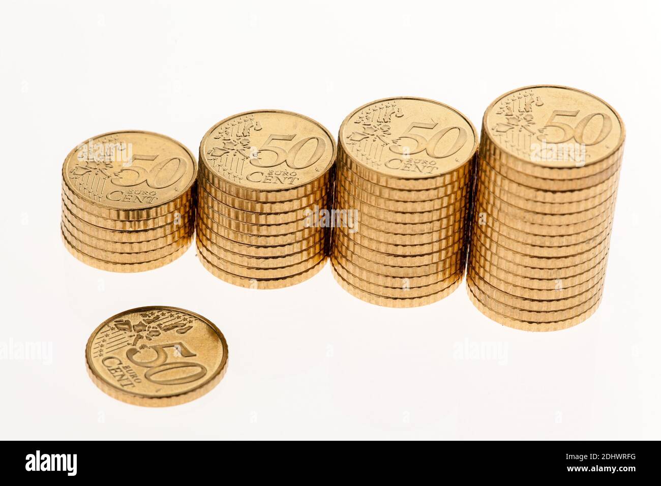 Haufen geld hi-res stock photography and images - Alamy