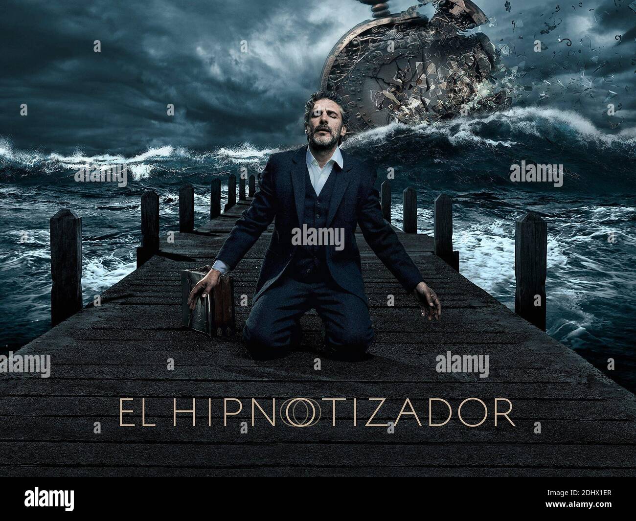 LEONARDO SBARAGLIA in EL HIPNOTOZADOR (2015). Credit: HBO LATIN AMERICA ...