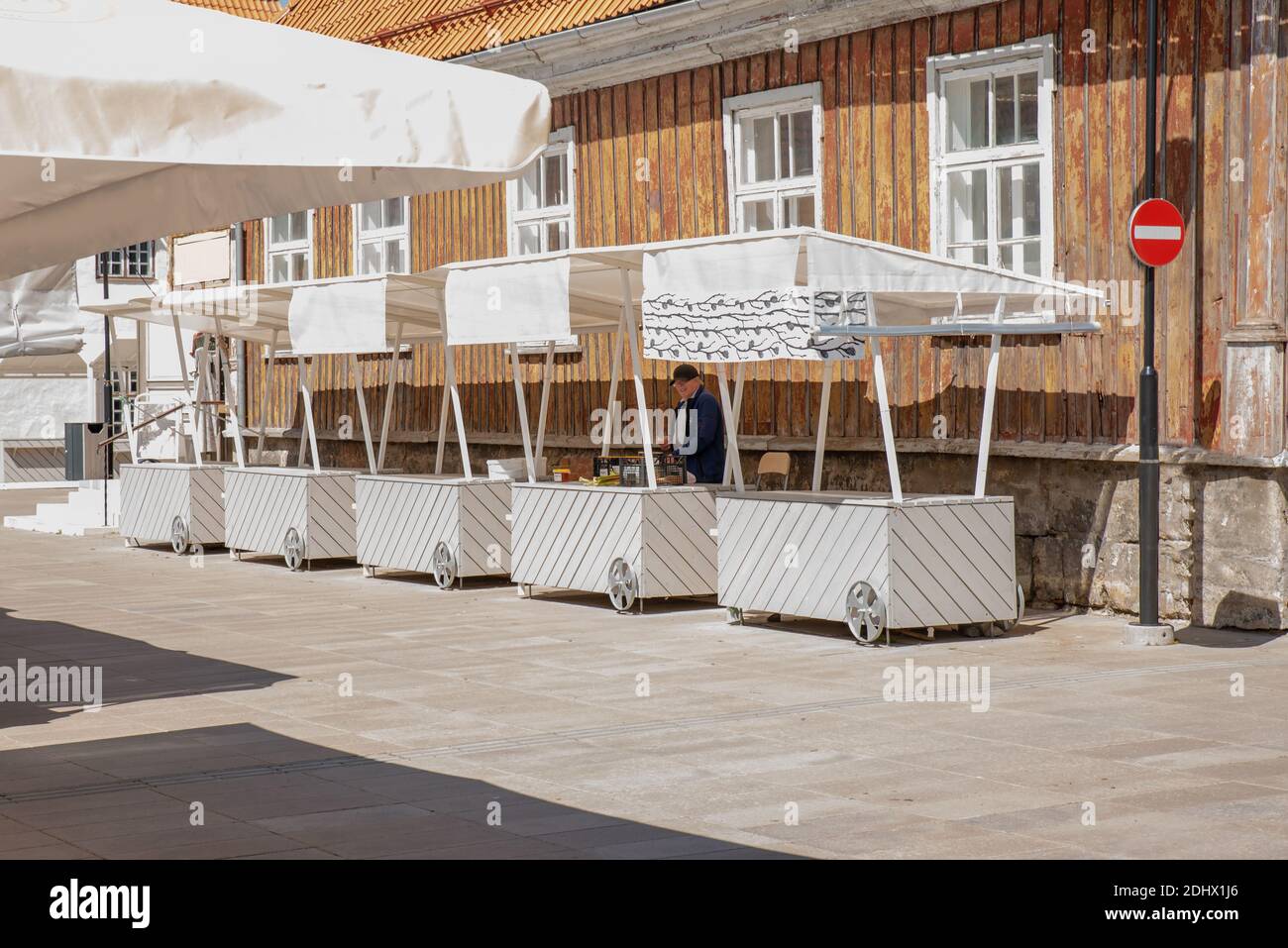 Empty market hi-res stock photography and images - Alamy