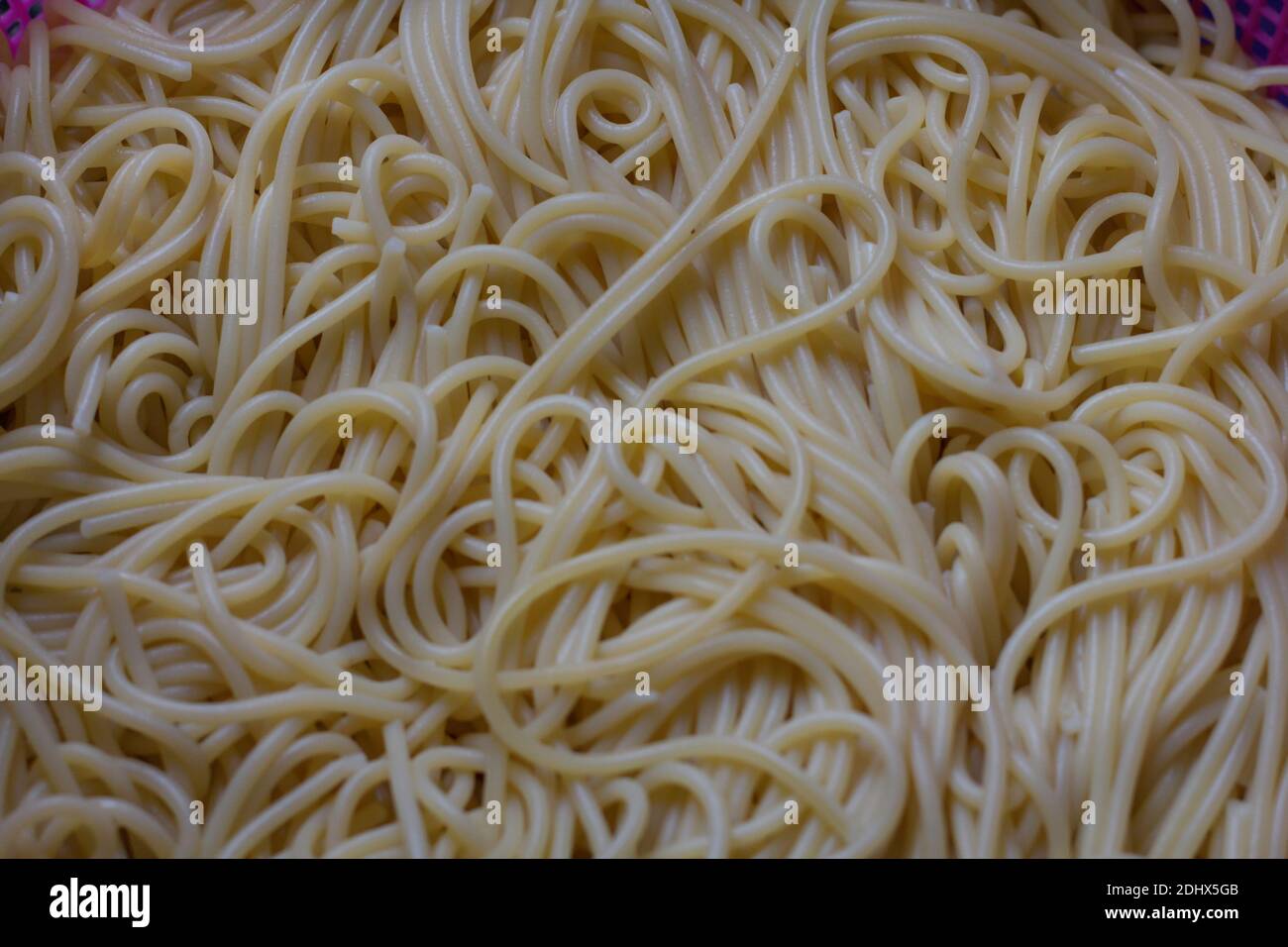 Before and after spaghetti preparation Stock Photo - Alamy