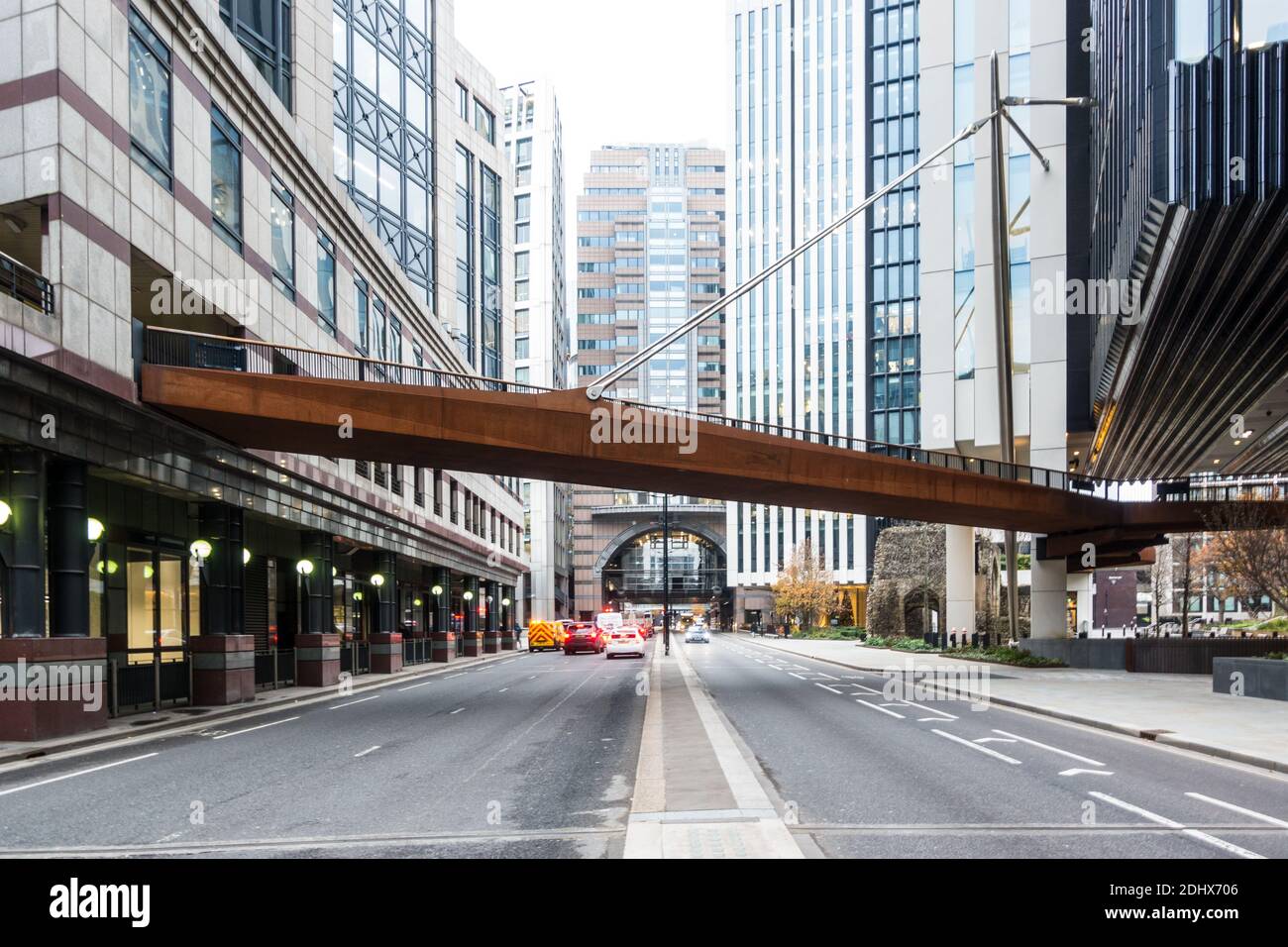 Walkway between buildings hi-res stock photography and images - Alamy