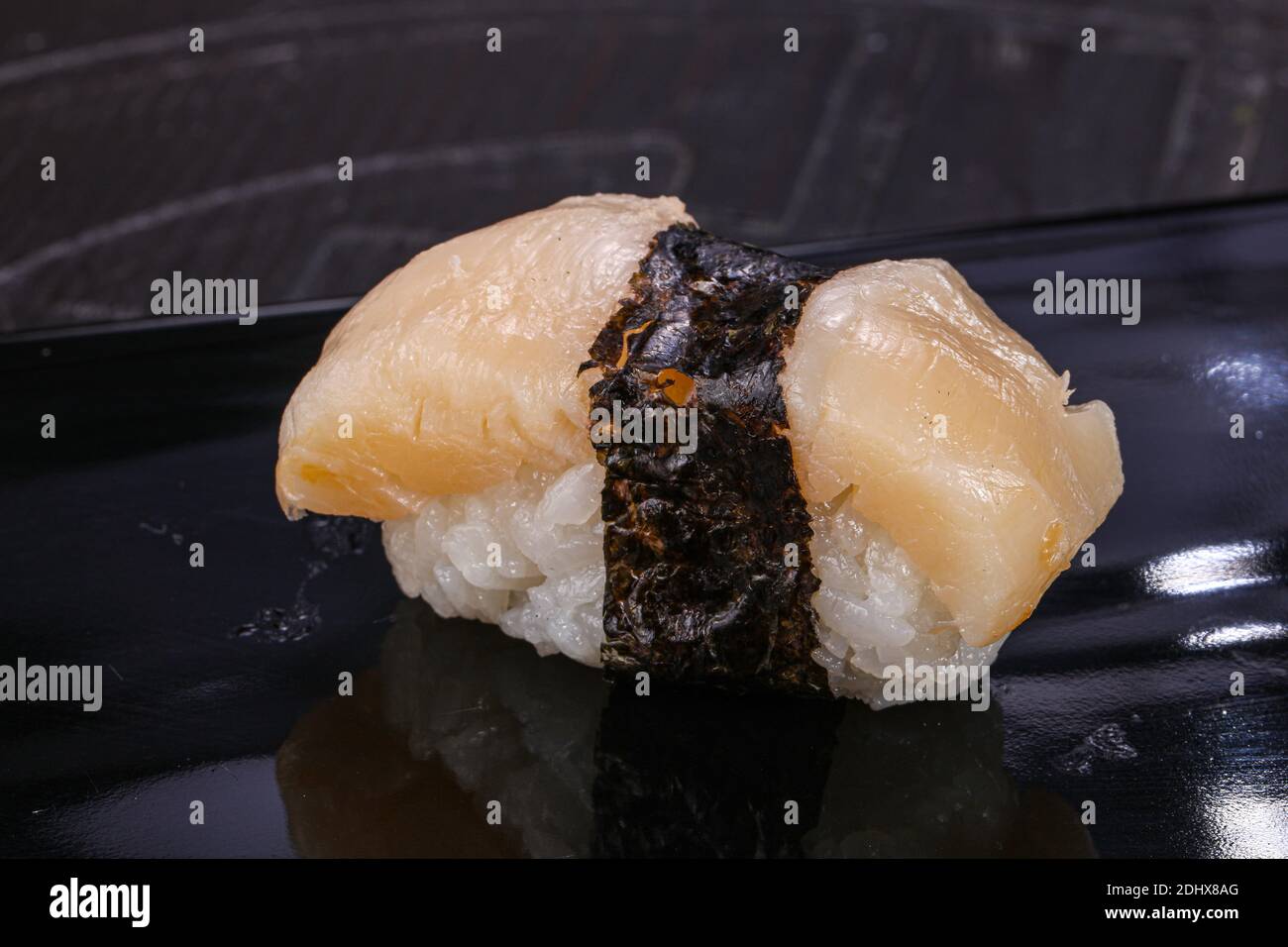 Japanese cuisine - Sushi with raw scallop Stock Photo - Alamy
