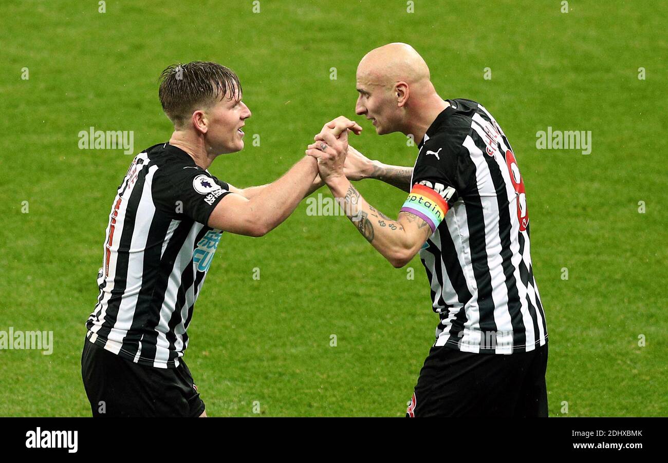 Newcastle United's Matt Ritchie (left) and Jonjo Shelvey celebrate ...