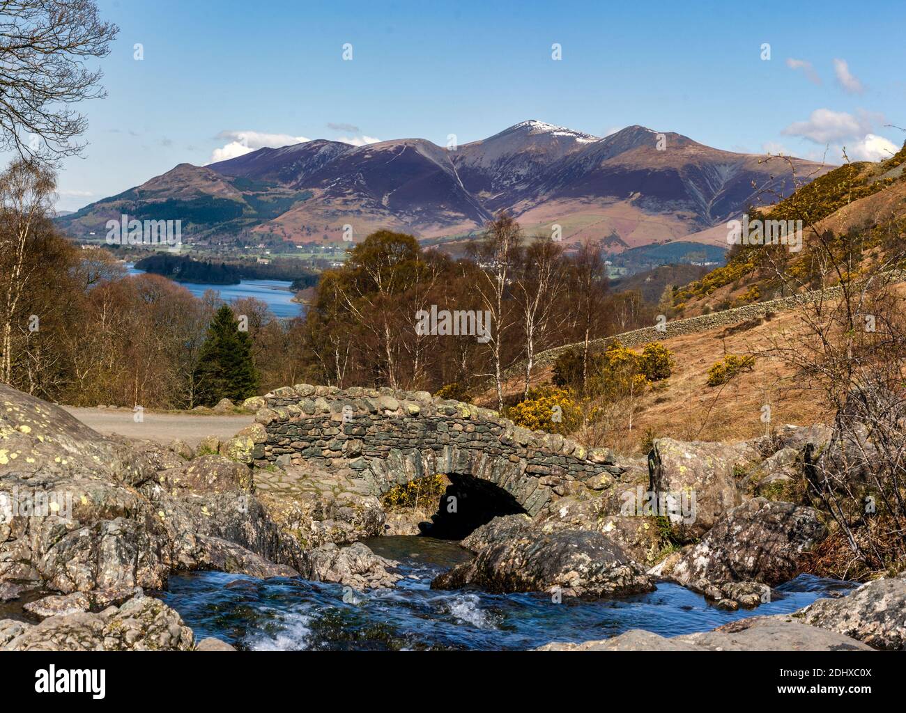Traditional stone bridge hi-res stock photography and images - Alamy