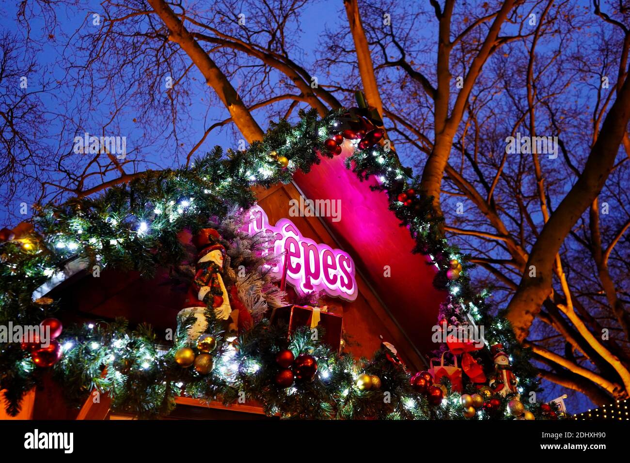 German christmas market booth hi-res stock photography and images - Alamy