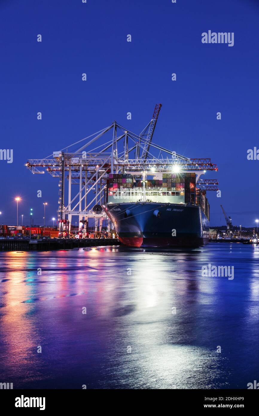 Southampton container port hi-res stock photography and images - Alamy