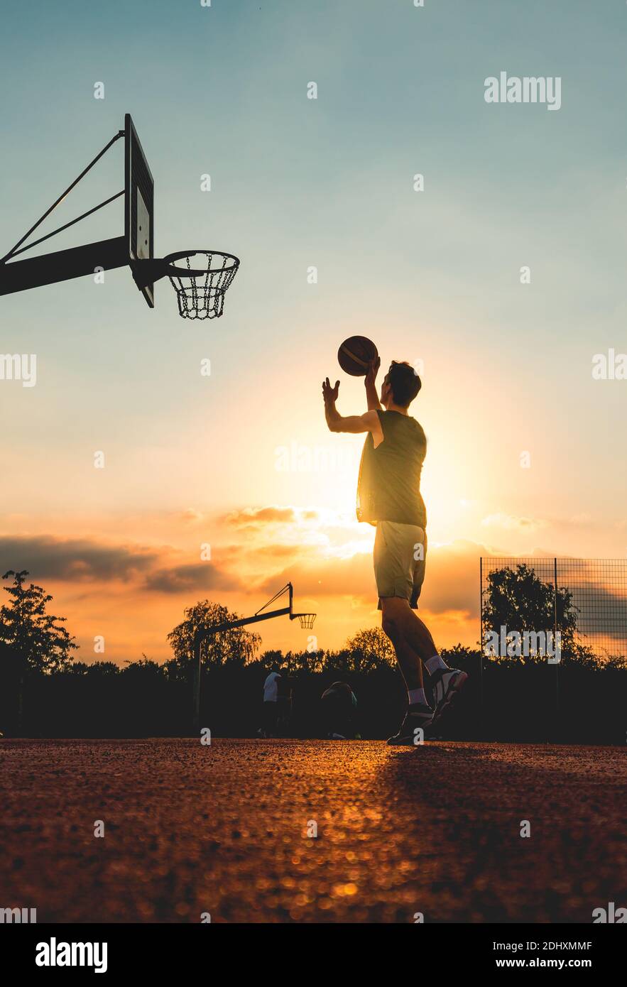 basketball player one on one Stock Photo - Alamy