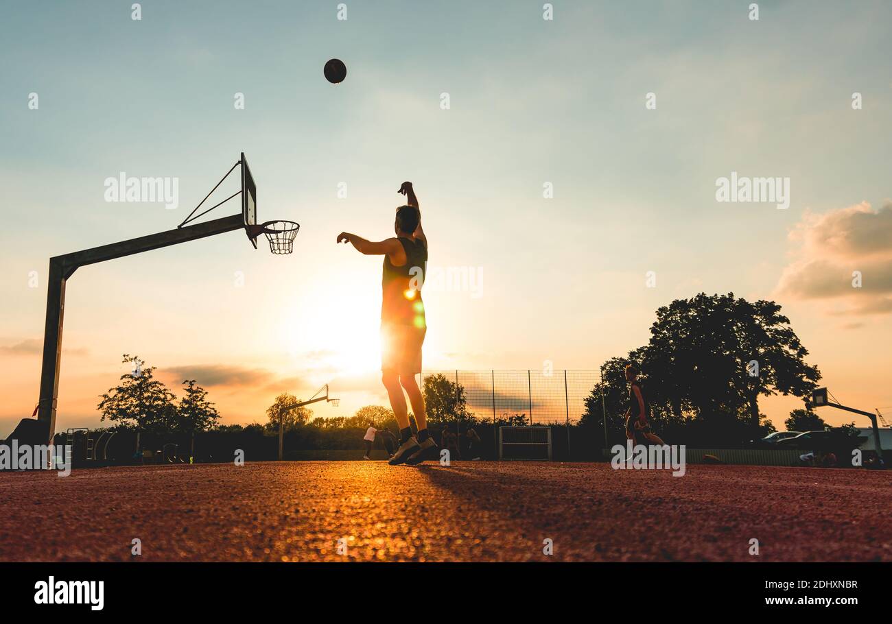 basketball player one on one Stock Photo - Alamy