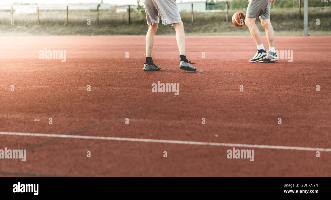 basketball player one on one Stock Photo - Alamy