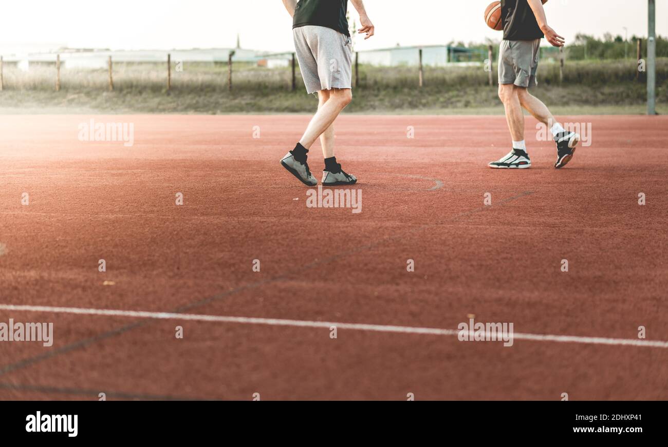basketball player one on one Stock Photo - Alamy
