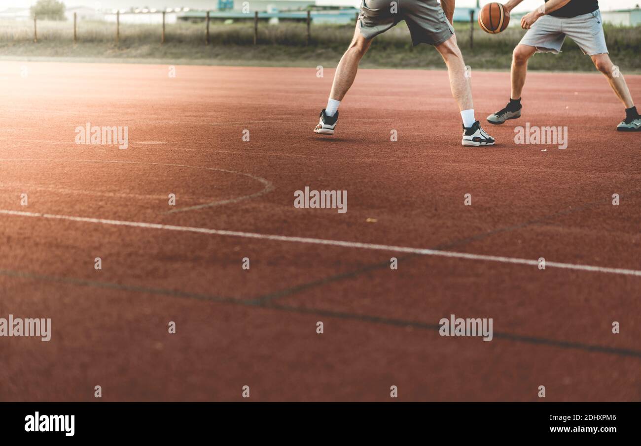 basketball player one on one Stock Photo - Alamy