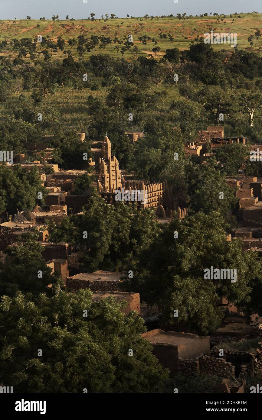 Mali dogon dwellings hi-res stock photography and images - Alamy