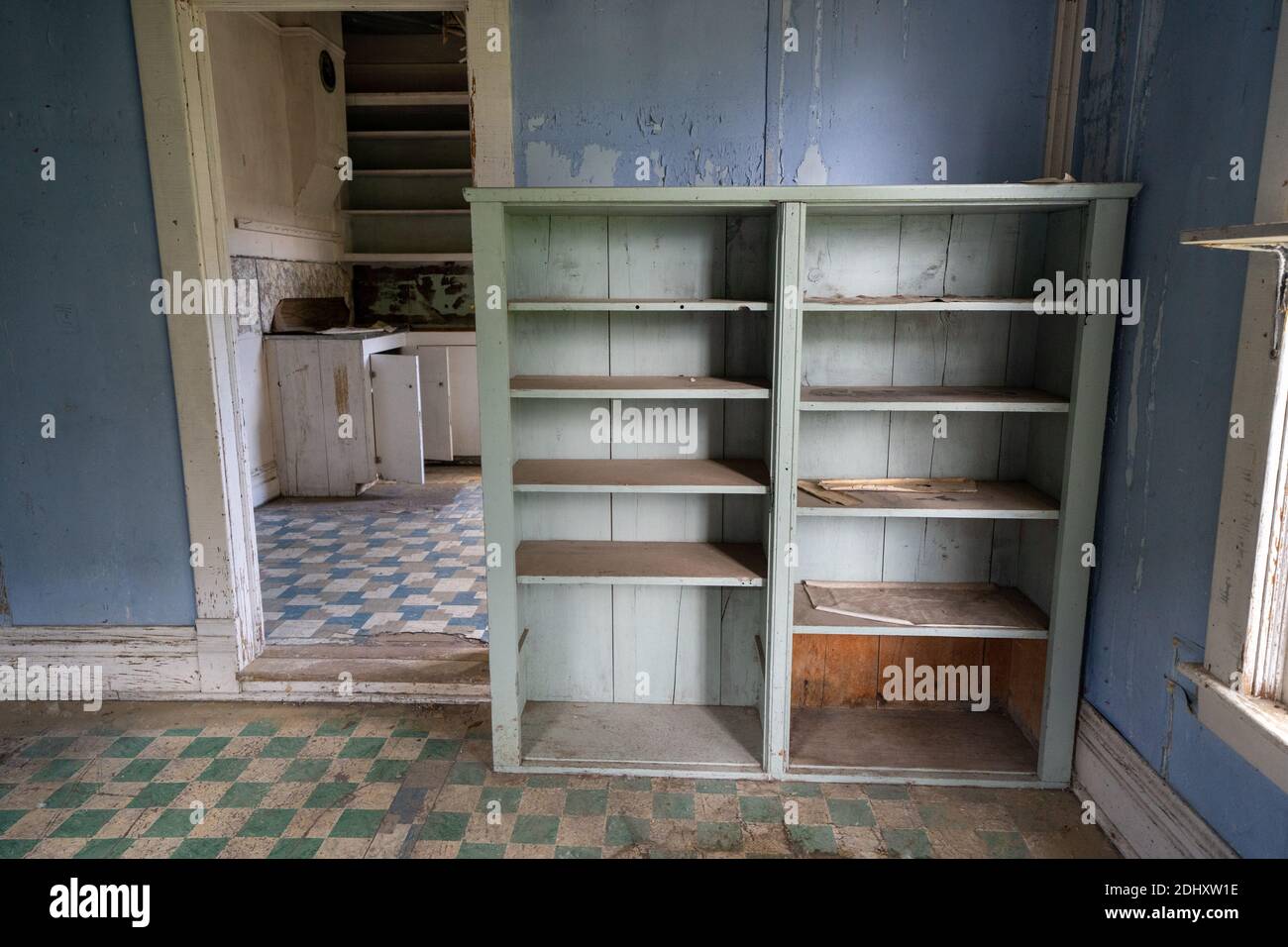 Decaying ceiling hi-res stock photography and images - Alamy